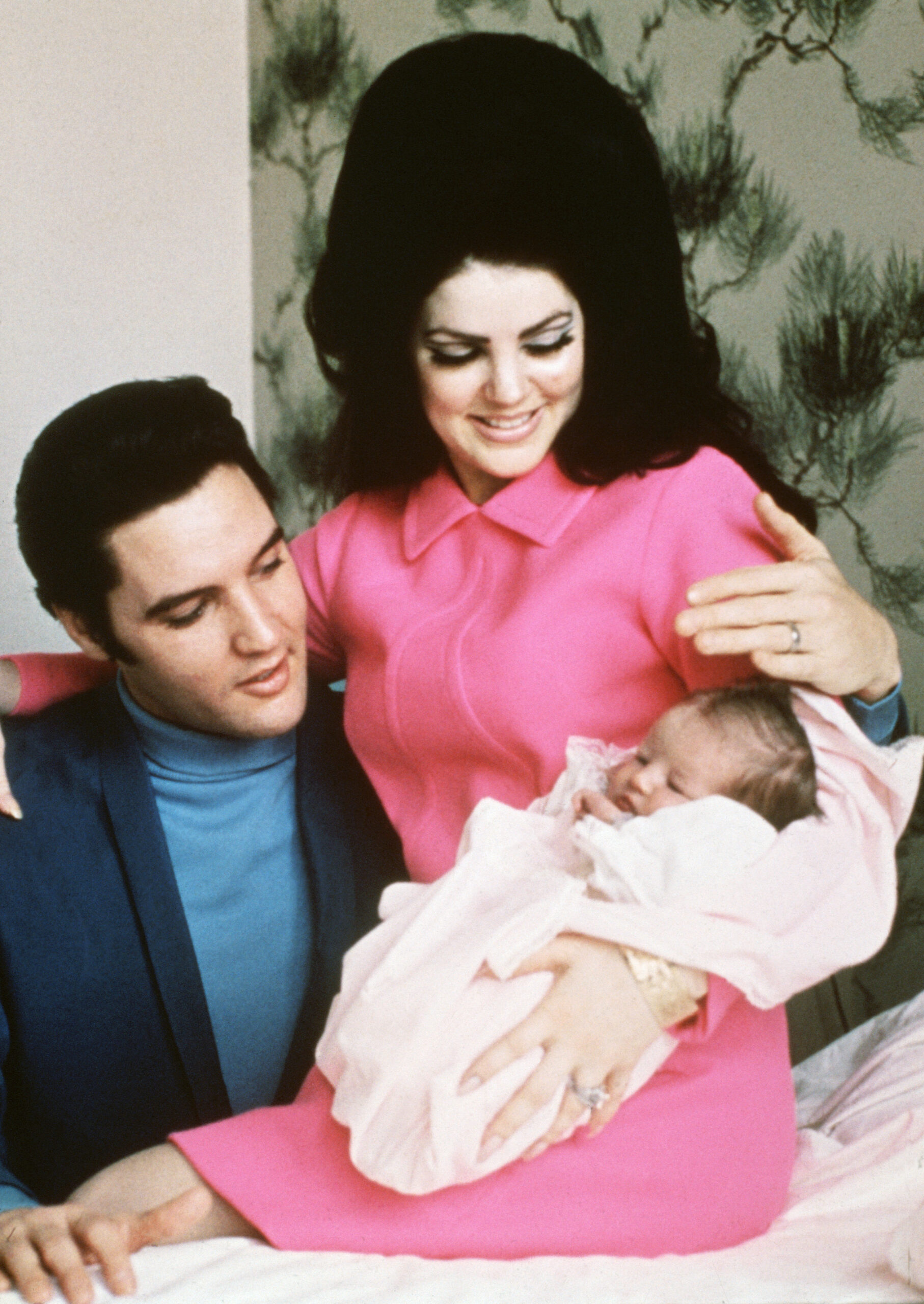 Elvis and Priscilla Presley: The true story of their romance | AWW